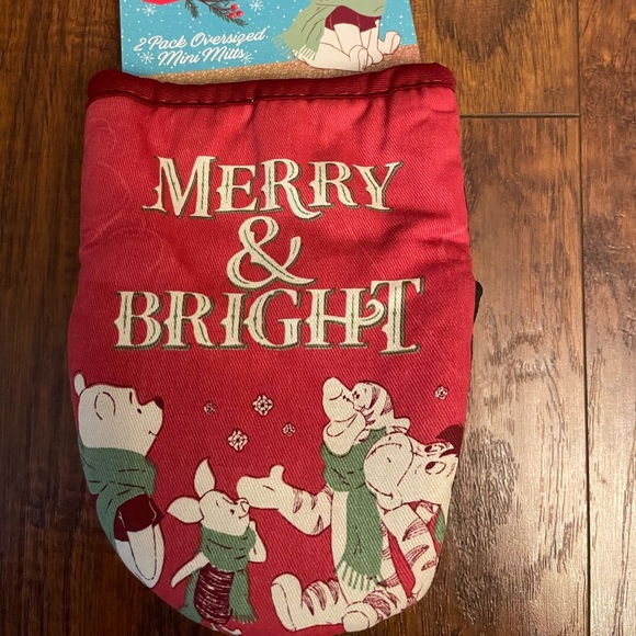 Disney | Kitchen | Disneys Winnie The Pooh And Friends Christmas Mini Oven Mitts | Poshmark